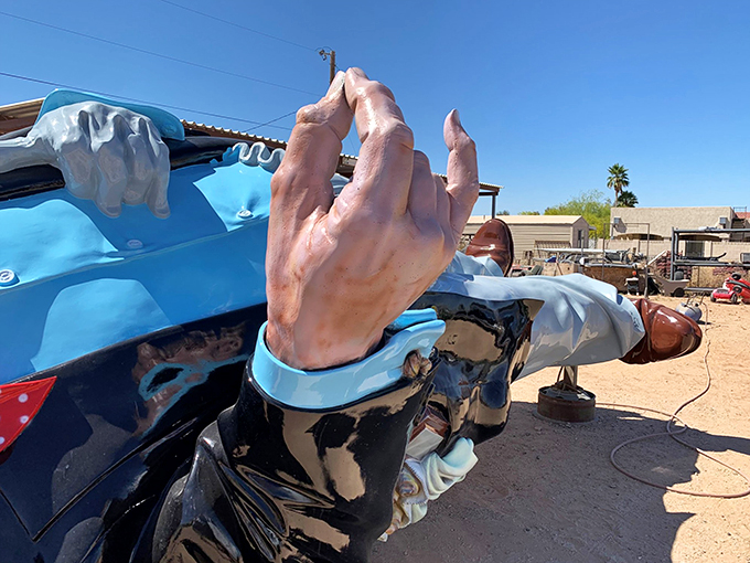 Talk about attention to detail! Hobo Joe's got more accessories than a fashionista at Fashion Week. That rope belt? Pure hobo haute couture!