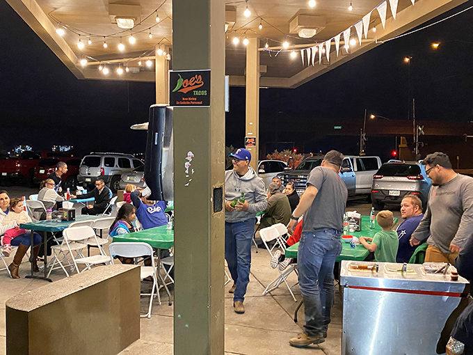 Taco's Lovers: A gathering of the converted &ndash; these happy diners have discovered what might be Arizona's best-kept culinary secret.