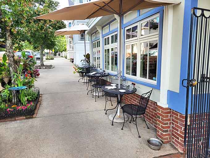 Outdoor seating transforms a great meal into a perfect morning, especially when Portland weather cooperates beautifully.