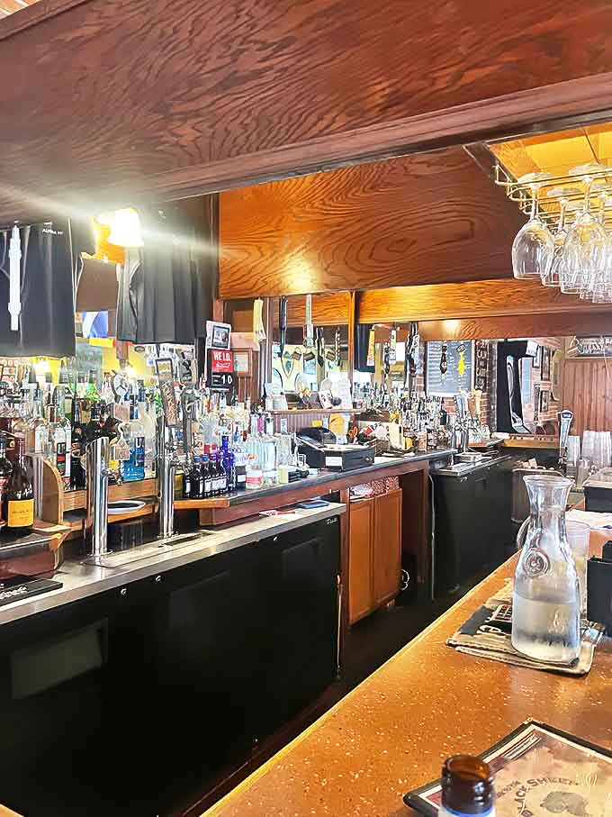 The well-stocked bar promises liquid refreshment from both sides of the Atlantic, with something to please every palate.