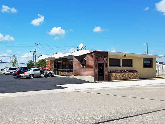 The unassuming exterior belies the culinary treasures within, proving that in diners, as in life, it's what's inside that counts.