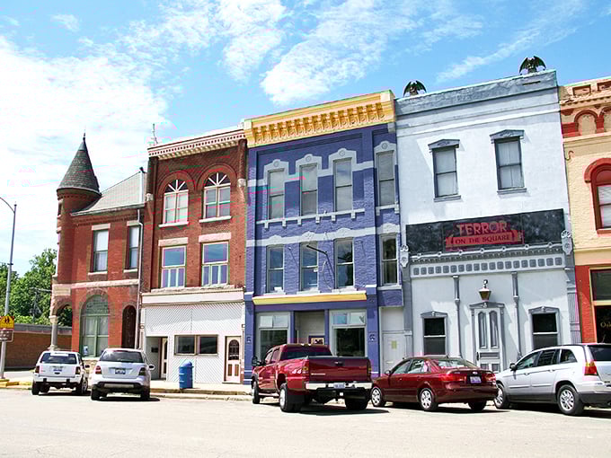 History meets small-town charm in Petersburg's square, where the echoes of Lincoln's footsteps mingle with modern-day Midwest hospitality.
