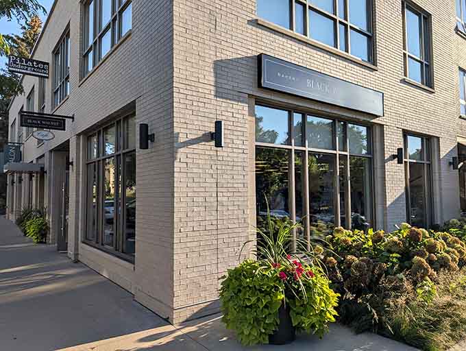 The corner location means double the windows and double the natural light for your pastry-eating pleasure.