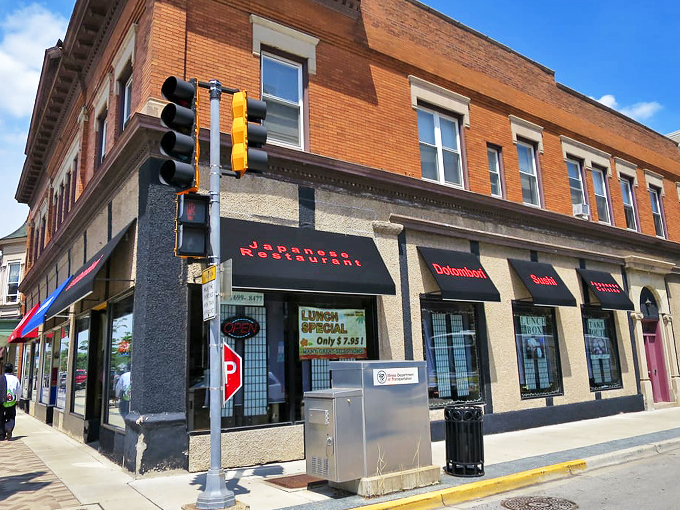 Corner presence in classic brick and stone, where Des Plaines meets Dotombori at this neighborhood gem.