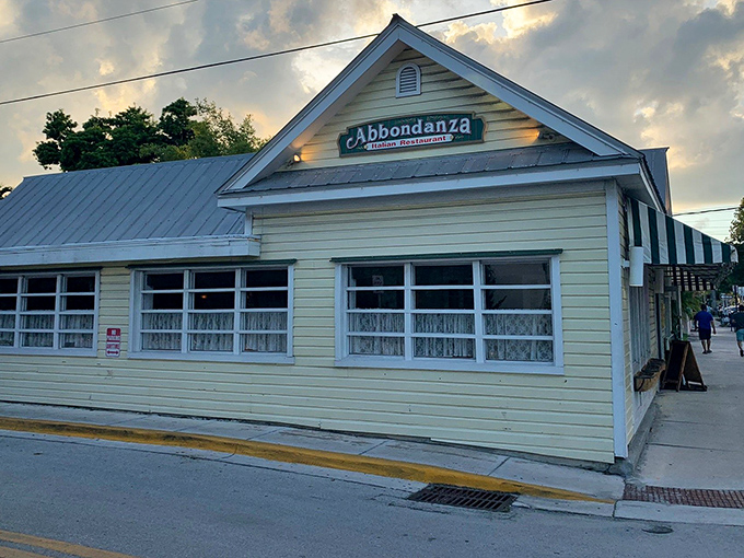 As evening falls, Abbondanza's exterior takes on a golden glow &ndash; a final invitation to those still searching for dinner perfection.