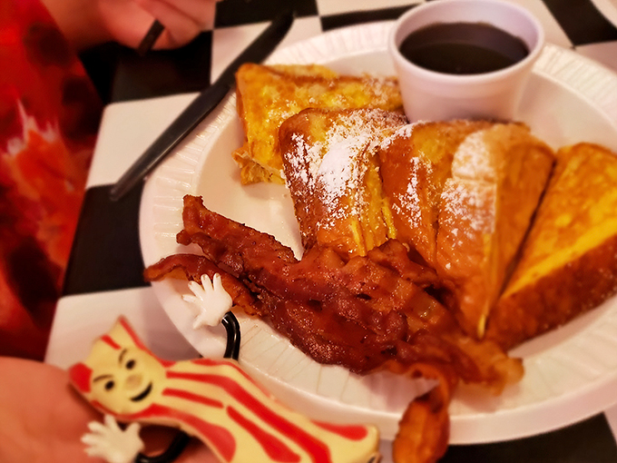 French toast that's more "ooh la la" than "oh la la." Paired with bacon, it's a sweet and savory symphony.