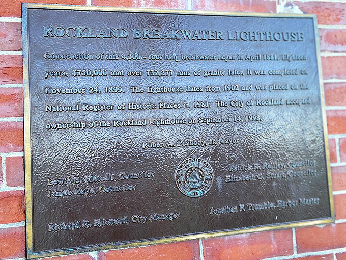 This historical plaque details the breakwater's construction &ndash; a massive project requiring 700,000 tons of granite and 18 years to complete.