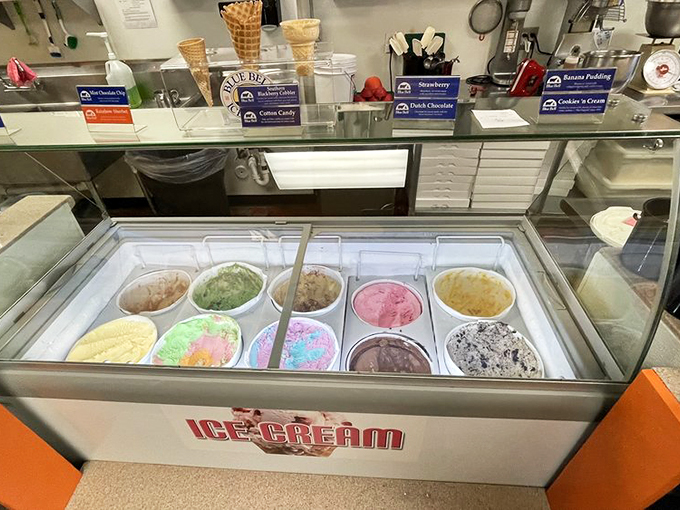 Just when you thought it couldn't get any better, enter stage left: the ice cream bar. Because the only thing better than a donut is a donut &agrave; la mode!