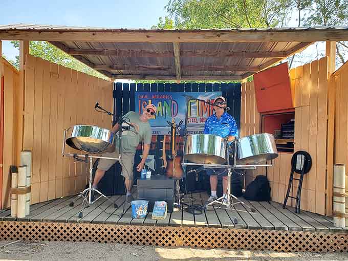 Live music on the deck adds the perfect soundtrack to your meal, because good food deserves good tunes to go with it.