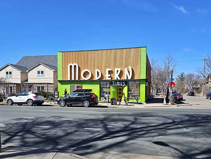 The building stands out on the street like a beacon of breakfast hope, impossible to miss and even more impossible to drive past.