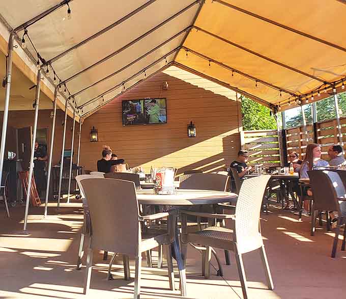 Outdoor seating: Chicago's fleeting summer deserves to be celebrated &ndash; preferably with beef sandwiches under a protective canopy for when weather changes its mind.