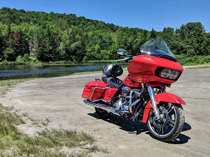 Even motorcycles need a moment to appreciate natural beauty, proving that two wheels and tranquility aren't mutually exclusive.