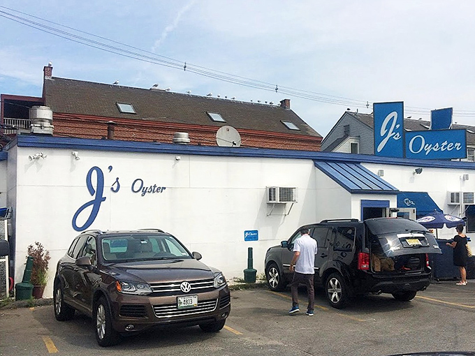 J's Oyster's parking area might be modest, but those in the know understand that culinary treasures often hide behind the most unassuming facades.