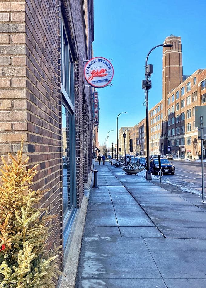 Street-side seating offers perfect people-watching opportunities while you work your way through a plate of something delicious and oceanic.
