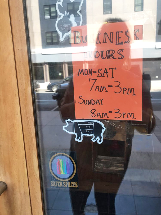 Those business hours tell a story of early risers and dedicated bakers, starting before dawn to create morning magic.