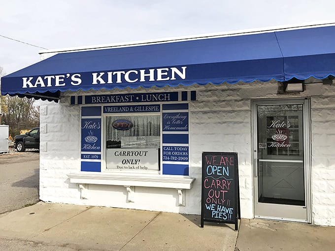 Red's at dusk &ndash; when the line finally shortens and locals know it's their chance to swoop in for treasure.