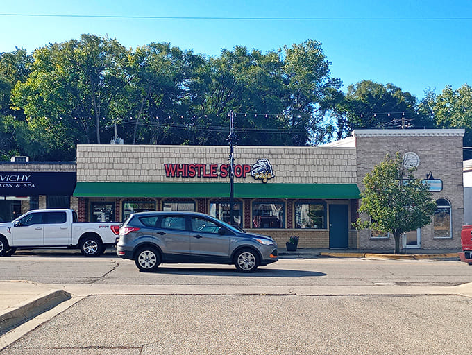 Street-side views show a classic small-town caf&eacute; that's been feeding locals and visitors with equal enthusiasm and generous portions.