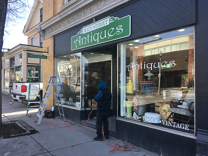 Another view of the inviting entrance, where the promise of discovery draws in both serious collectors and casual browsers alike.