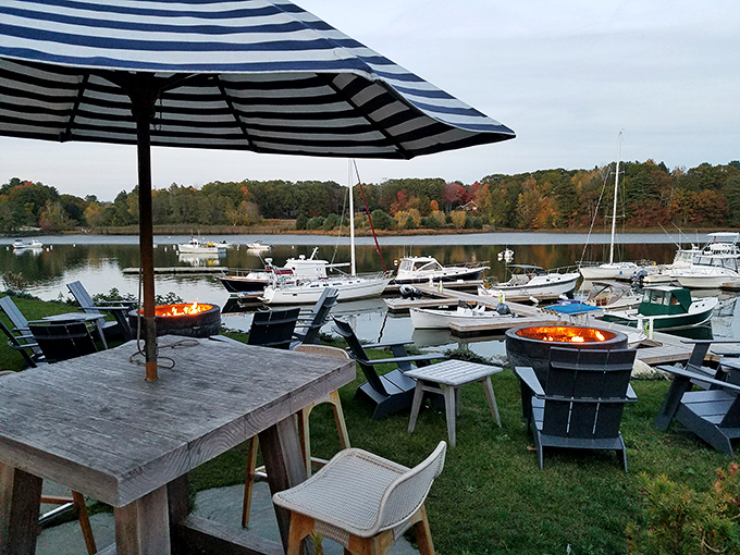 Adirondack chairs, fire pits, and boats bobbing in the harbor&mdash;Maine's version of dinner and a show, where nature provides the entertainment.