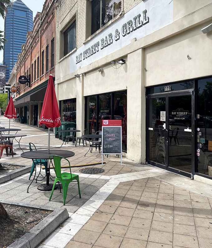 The welcoming fa&ccedil;ade of Bay Street Bar & Grill stands ready to rescue hungry downtown explorers with comfort food that exceeds all expectations.