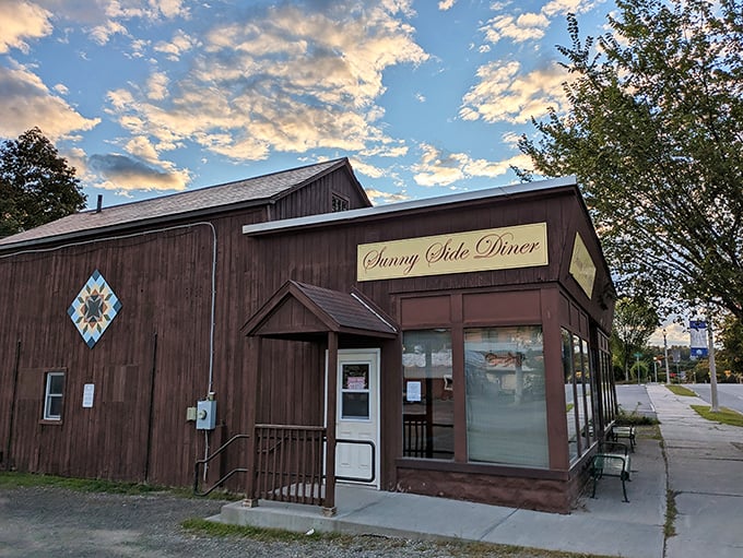 Even under blue skies, this wooden building with its sunny yellow sign beckons breakfast lovers from miles around. Resistance is futile!