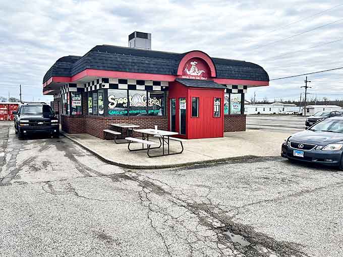The whole setup, from the quirky building to the picnic tables, says "come as you are, leave happy and full."