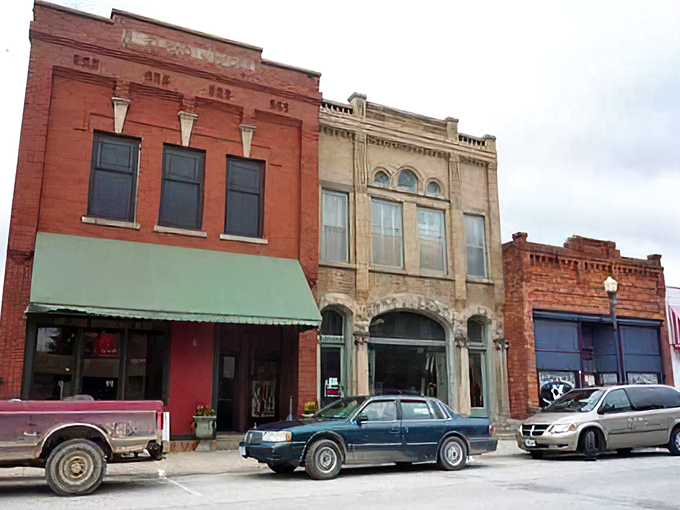 Underground wonders! Harmony's Niagara Cave proves Mother Nature's got some serious interior design skills.