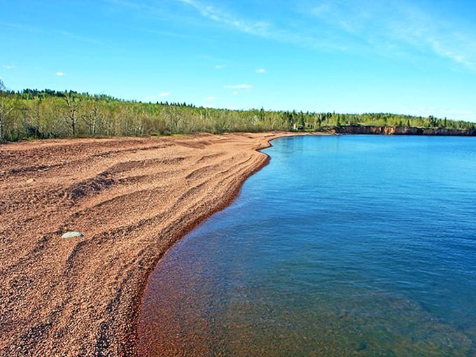 Nature's xylophone! Pink stones sing a soothing melody with each wave, creating a symphony of relaxation.
