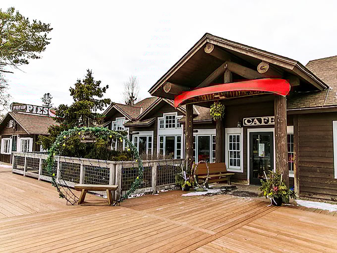 Cozy cabin vibes and pie-scented breezes! This North Shore gem serves up slices of heaven with a side of Lake Superior charm.