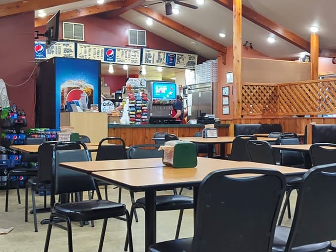 Inside Big Al's, the no-nonsense dining area lets the food take center stage &ndash; exactly as it should be in a place where flavor reigns supreme.