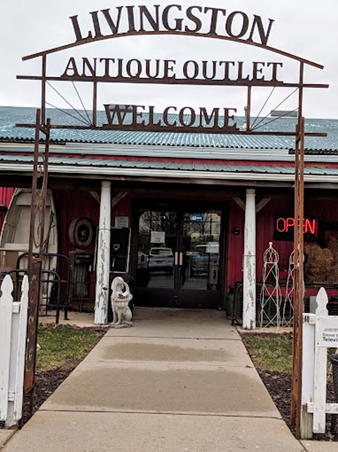 Welcome to treasure hunter's paradise! This archway is the gateway to nostalgia, where every step leads to a new old discovery.