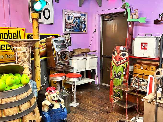 Step into this purple-hued booth and you're transported to a bygone era, complete with vintage slot machine and quirky memorabilia.
