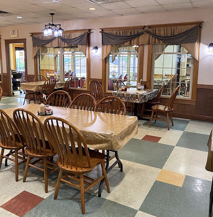 Simple wooden tables and comfortable chairs create the perfect setting for serious eating without any pretension whatsoever.
