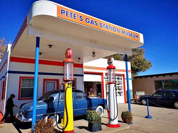 Classic cars and vintage pumps create an Instagram-worthy scene that transports visitors straight back to the 1950s.