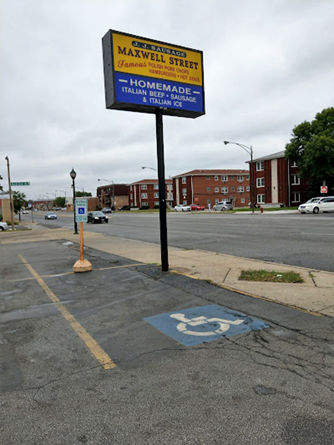 A beacon of beefy bliss! This sign isn't just pointing the way. It's beckoning you to a flavor-packed adventure on Maxwell Street.
