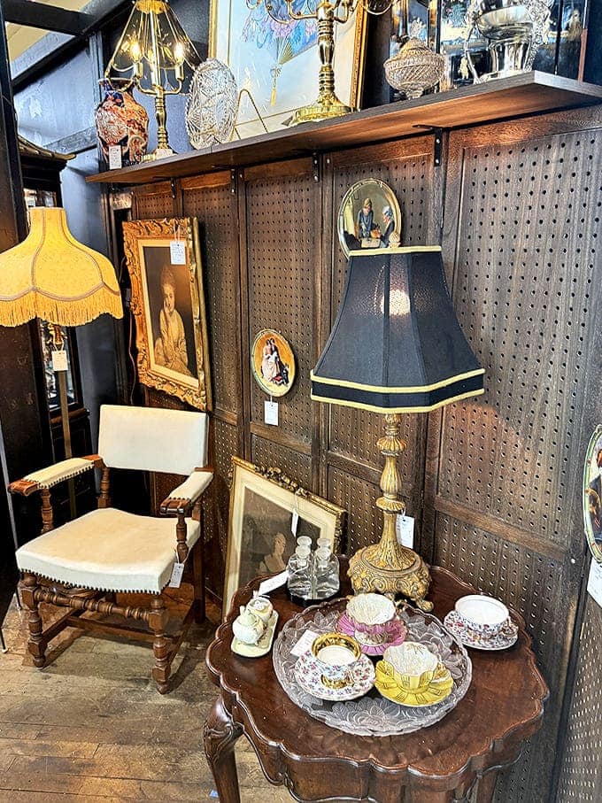 Vintage lighting that tells stories &ndash; this elegant lamp with its structured shade wouldn't look out of place in a classic film noir. Dramatic illumination for your most mysterious conversations.