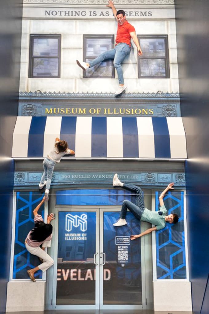 Nothing is as it seems indeed! The museum's motto perfectly captures the experience where even standing still becomes an adventure.