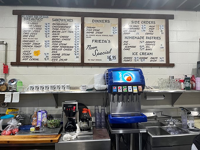 No fancy fonts needed when you've perfected breakfast classics and burgers that make people drive across county lines.