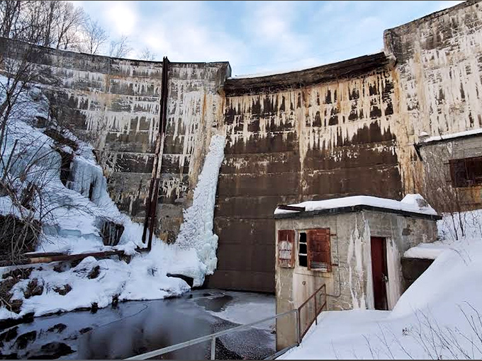 Winter transforms the reservoir into a frozen wonderland, where adventurers trek through snow-covered forests seeking solitude and spectacular ice formations.