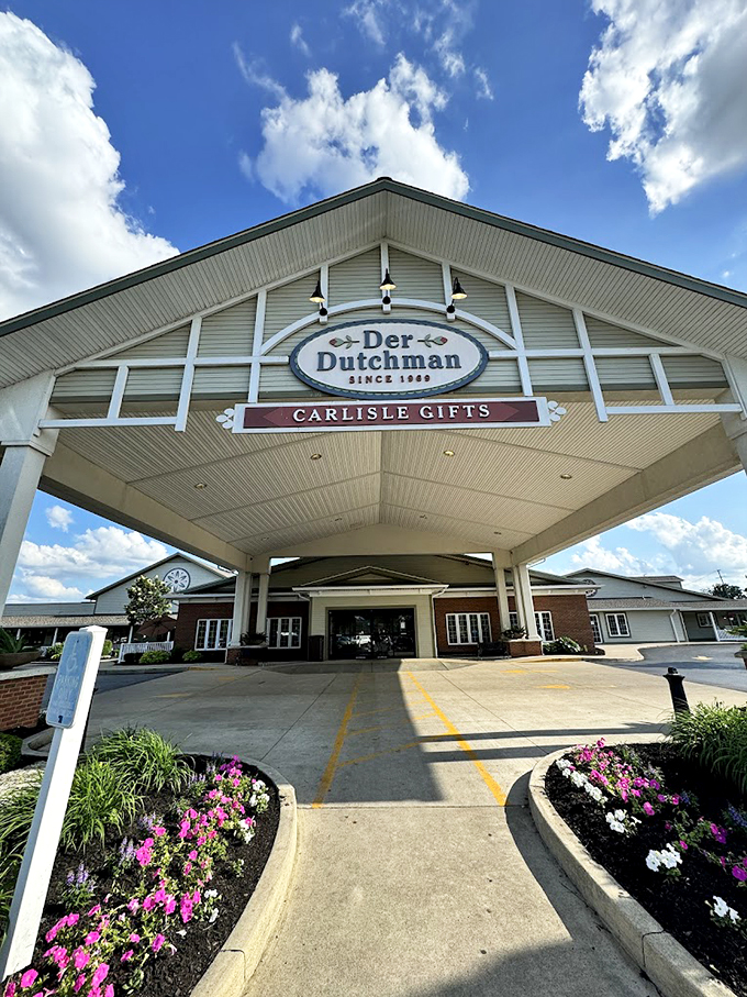 Welcome to the Taj Mahal of Amish cuisine! This sprawling eatery promises a feast fit for a king (or a very hungry farmer). 