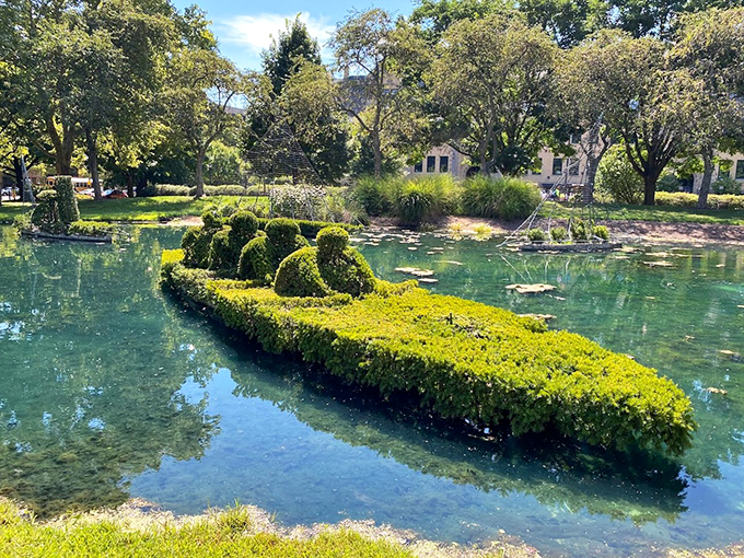 Green-thumbed Picasso meets Edward Scissorhands! Columbus's Topiary Park is where bushes get their fifteen minutes of fame. This leafy recreation of Georges Seurat's "A Sunday Afternoon on the Island of La Grande Jatte" is like a game of botanical Guess Who?, complete with shrubby ladies, hedge-y gents, and even a boat made of branches.