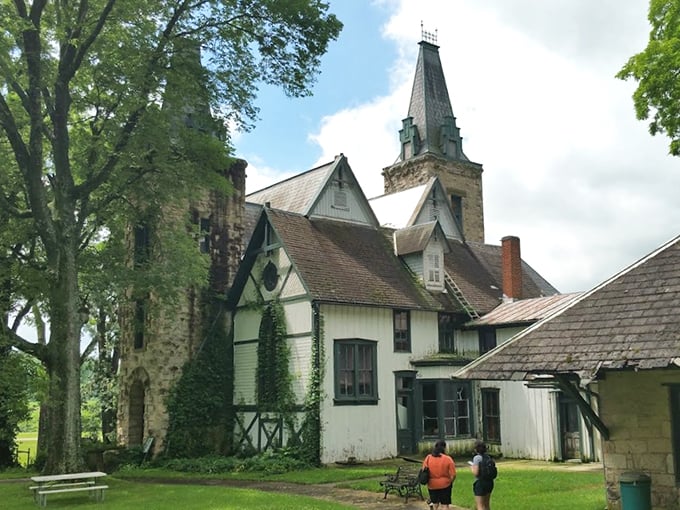 Talk about keeping up with the Joneses! When one Piatt brother built a castle, the other said, "Hold my beer." Now we've got Mac-A-Cheek and Mac-O-Chee, two stunning 19th-century castles sitting pretty in rural Ohio. It's like a fairy tale, but with more corn fields.