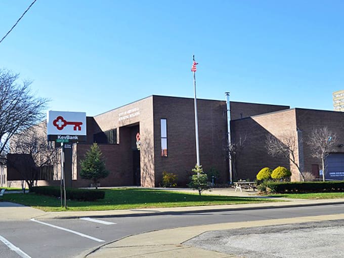 City Hall watches over Ashtabula with dignified presence, its brick fa&ccedil;ade having witnessed decades of the town's evolving story.