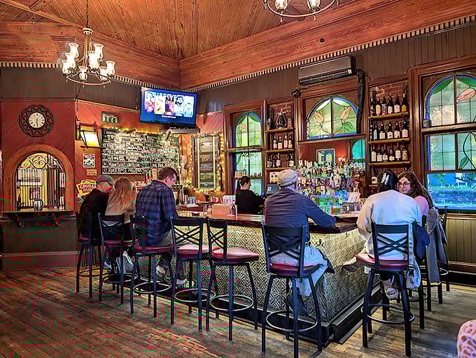 Where everybody knows your name... or soon will! This inviting bar is the perfect spot to unwind and make new friends over craft cocktails.