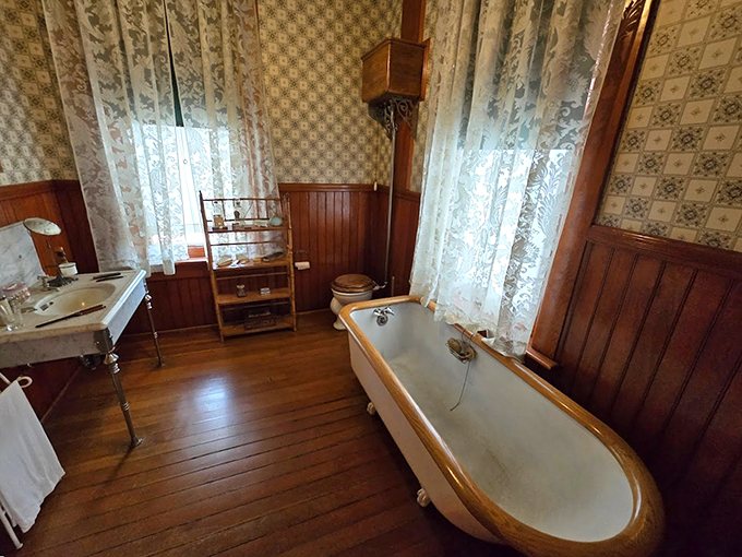 Forget modern spa retreats! This Victorian bathroom is the epitome of 19th-century luxury. Just don't ask about the plumbing