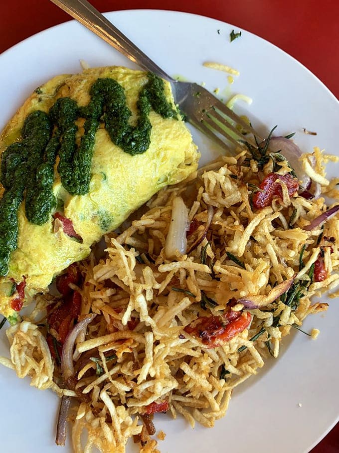 That basil pesto omelet paired with golden hash browns is basically a love letter written in breakfast form.