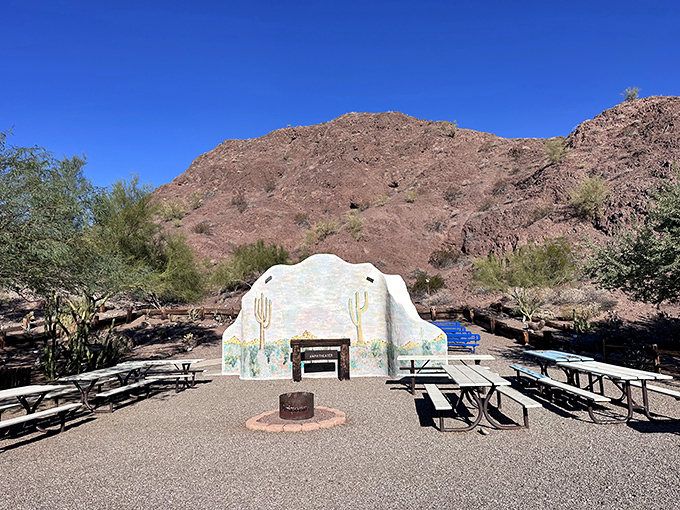 Desert meets water at this charming outdoor recreation area, where picnic tables await families seeking shade between refreshing swims.
