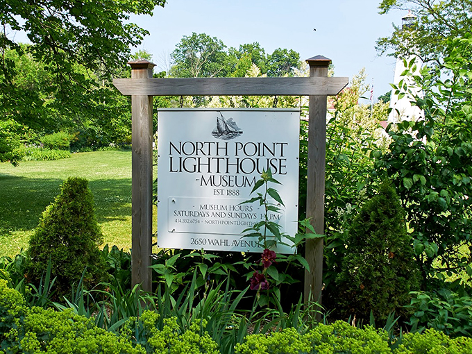 Welcome to lighthouse heaven! This sign promises museum magic and maritime marvels. Get ready to geek out, history buffs and nautical nuts!