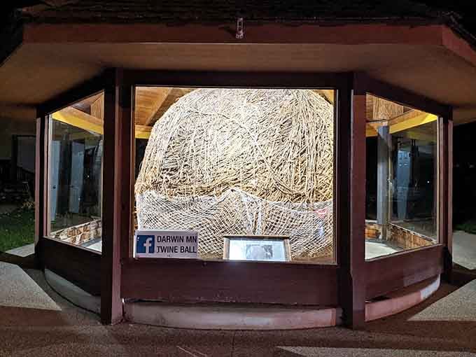 Even after dark, the illuminated twine ball captivates visitors with its impressive presence and quirky charm.