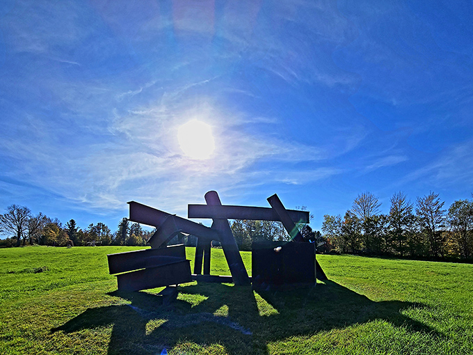 Silhouetted against the sky, this angular sculpture plays with negative space, framing the clouds like living paintings.
